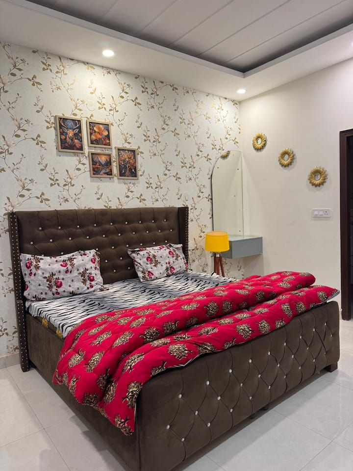 Maharaja Elegance-near Airport | Selfcheckin - Zirakpur