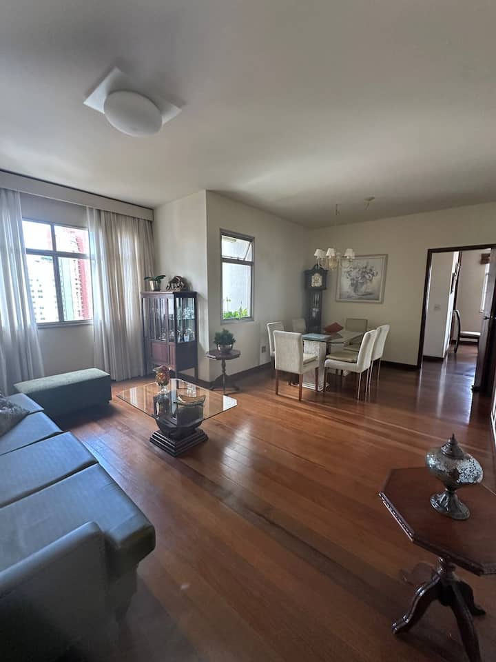 Apê Espaçoso, No Corredor Do Carnaval De Bh! - Belo Horizonte