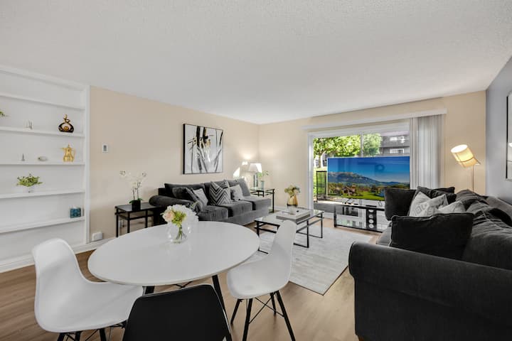 Condo Located At Park Newport Byfashion Island - Newport Beach, CA