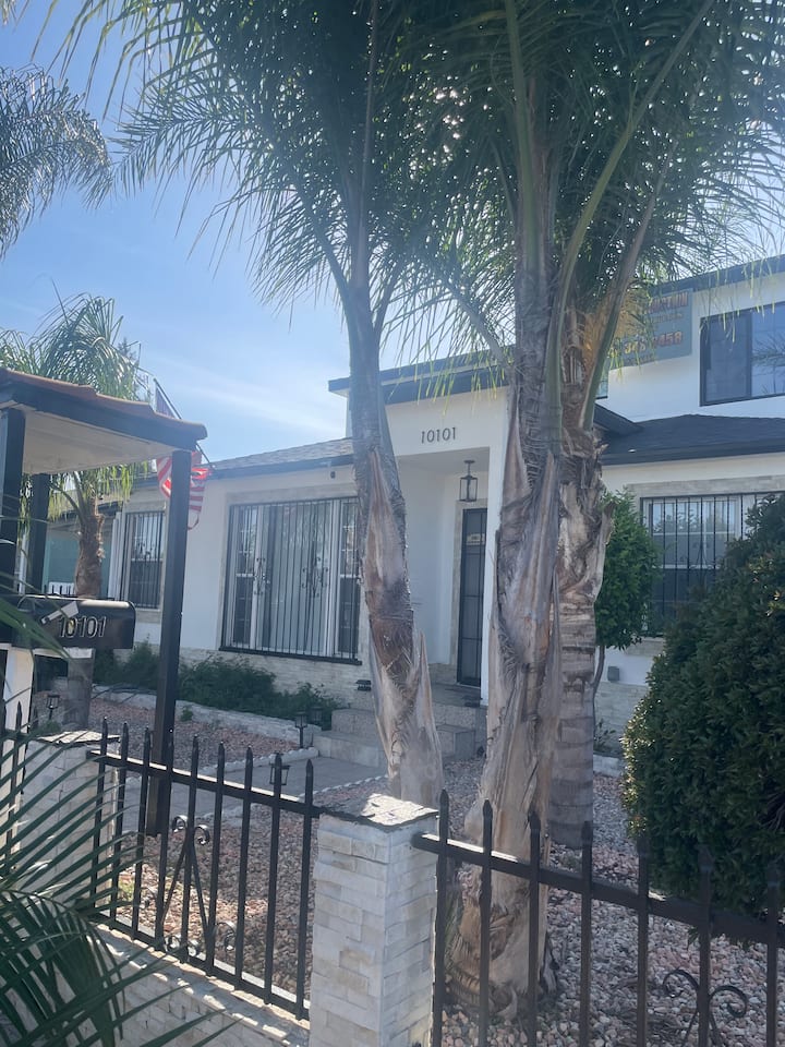 Las Palmas Estates - South Gate, CA