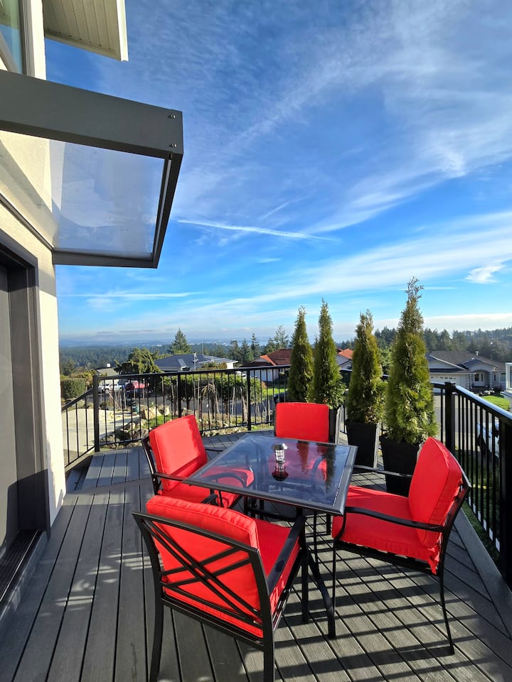 Ocean & Mountain Views | Private Suite - Langford