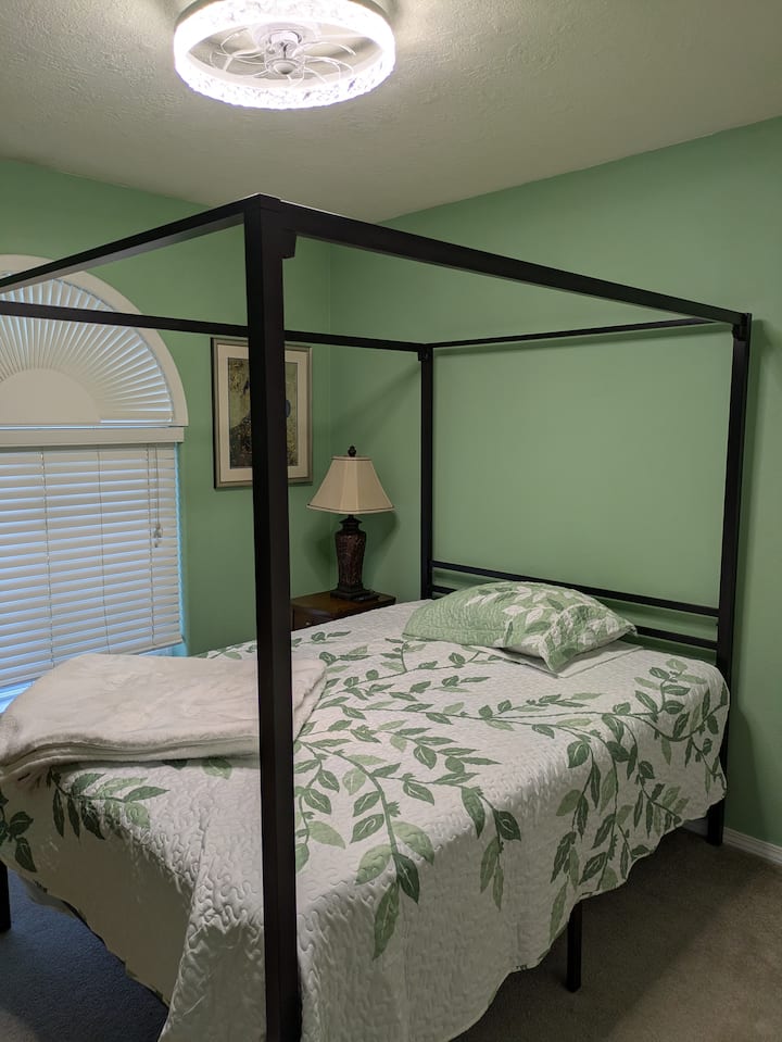 Peaceful Nw Salem Home - Salem, OR