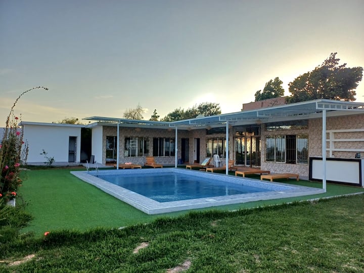 Casa Familiar En Callanca | Piscina Y Jardín - Tumán