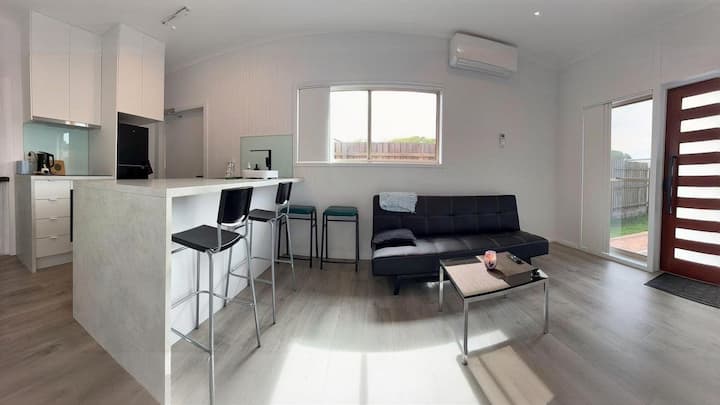 Coastal One-bedroom Apartment. - Bundaberg Central