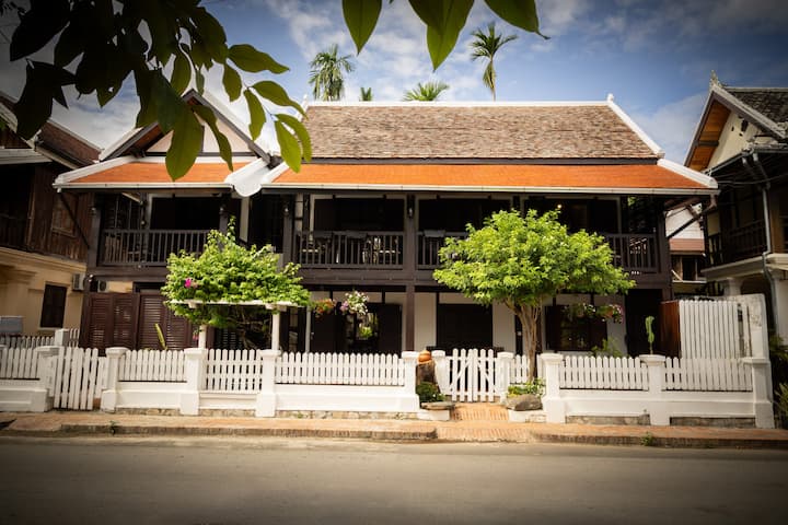 Villa Belle Court With Garden And Waterfalls - Luang Prabang