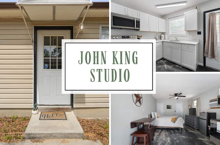 Studio With Full Kitchen! - Crestview, FL
