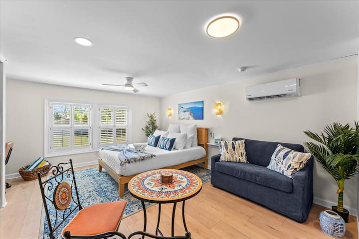 Steps To Sponge Docks | Private Greece Guesthouse - Tarpon Springs