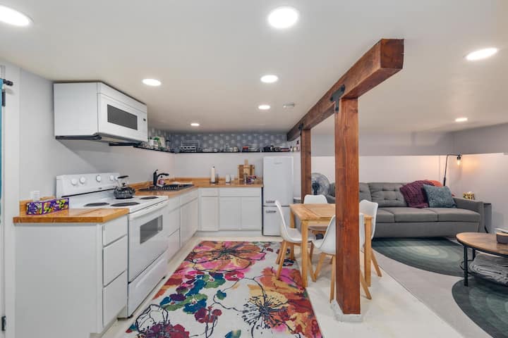 Mother-in-law Suite On Urban Homestead W/ Hot Tub - Burien, WA