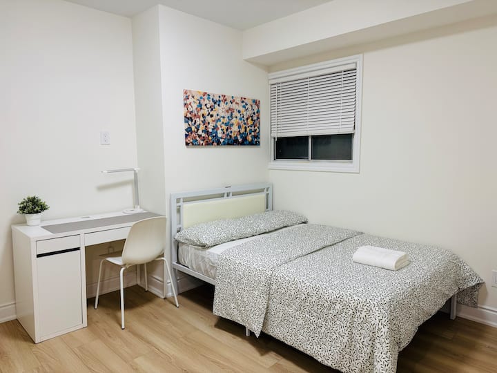 Cozy Private Main-floor Studio Unit On Ossington - Toronto