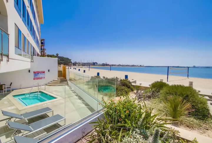 Waterfront Condo | Walk To Beach W Parking & Spa - San Diego, CA