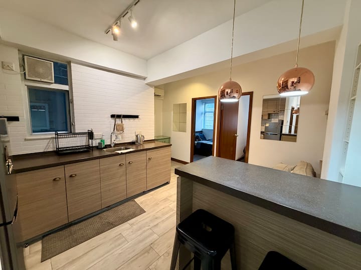 Chic Urban Retreat:modern 2bedroom Haven In Cwb - South Island