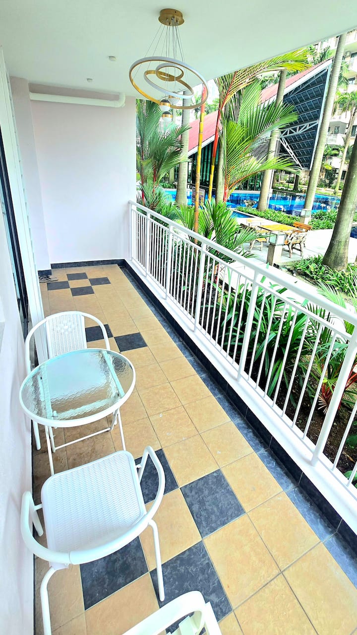 Balcony Direct To Pool & Playground | Muslim Only - Malaysia
