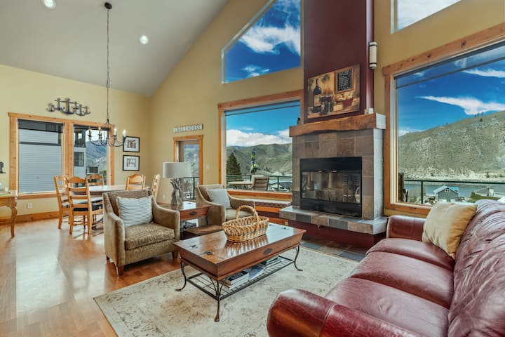 Sun Cove Getaway | Lake Views, Pool, Beach - Lake Chelan, WA