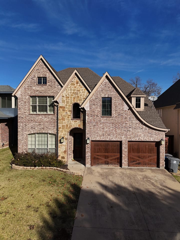 Luxurious Home Steps Away From The Heart Of Dallas - Dallas, TX