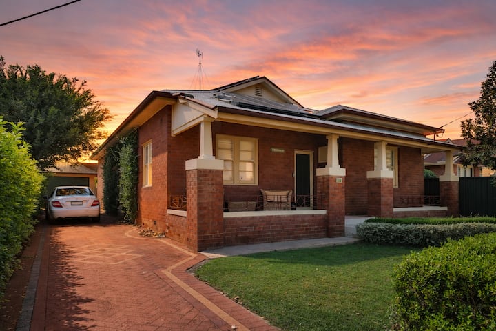 Dubbo 4br Getaway With Full Kitchen, Patio & Grill - Dubbo