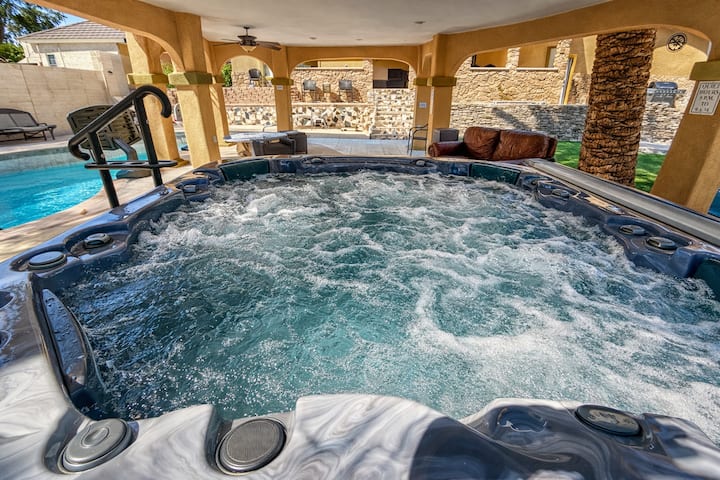 Family Fun With Epic Game Room & Gym | Pool & Spa! - Las Vegas, NV