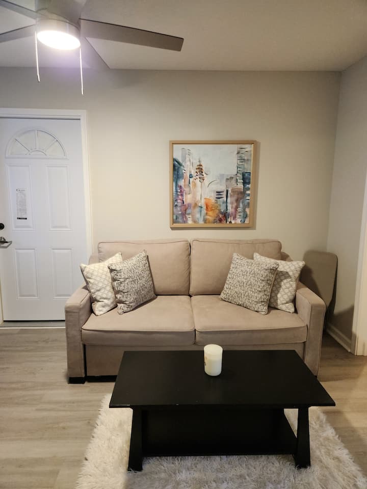 Plainfield Westmere Private Suite - Avon, IN