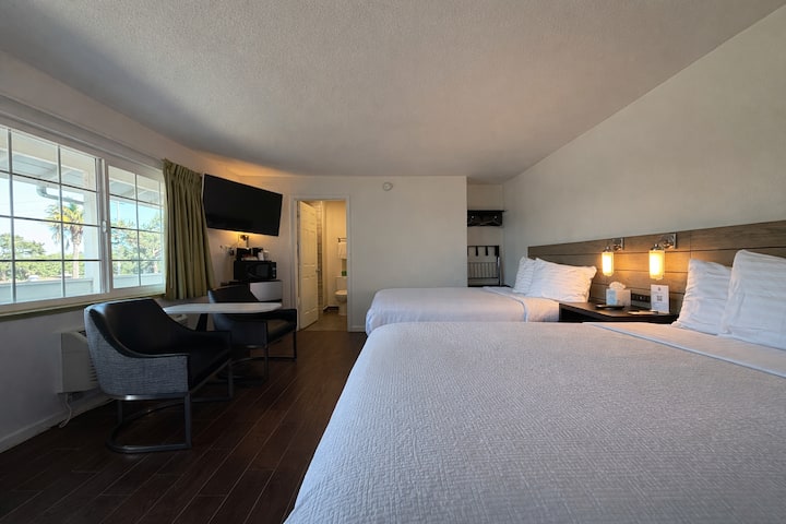 Coastal Classic 2 Queens - Sleeps 4 - Monterey, CA
