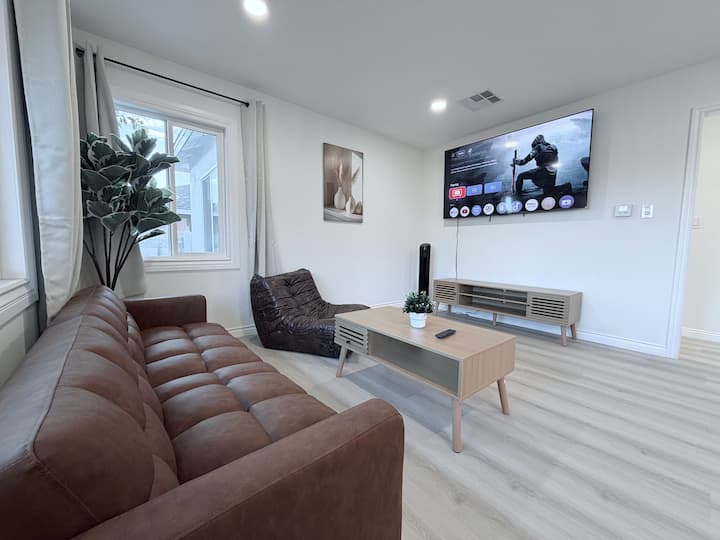 5min Walk To City Of Hope | Private Unit W Parking - Azusa, CA