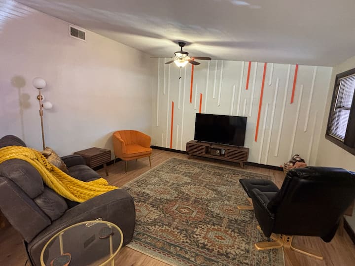 Cozy With Mid-century Modern Touch - Iola, KS