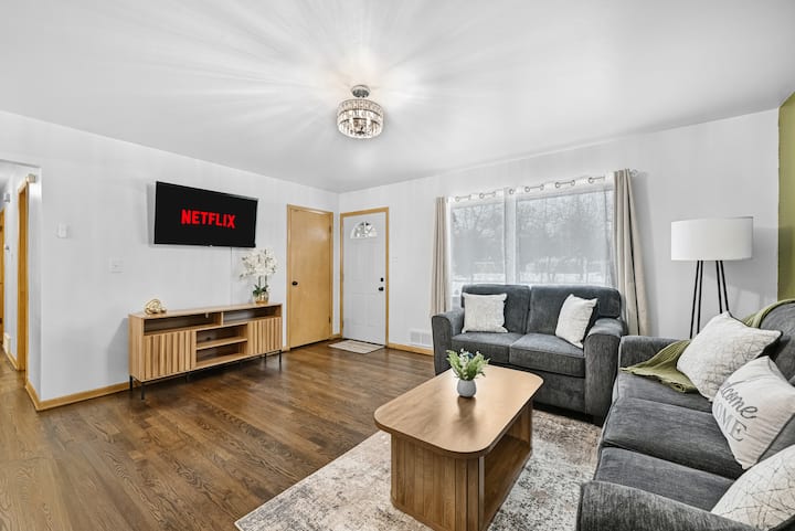 On The Oak Leaf Trail | Earthy Parkway Serenity - Milwaukee