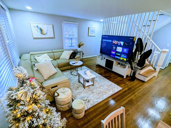 Lux Contemporary King Beds| King St | Old Town Dca - Alexandria, VA