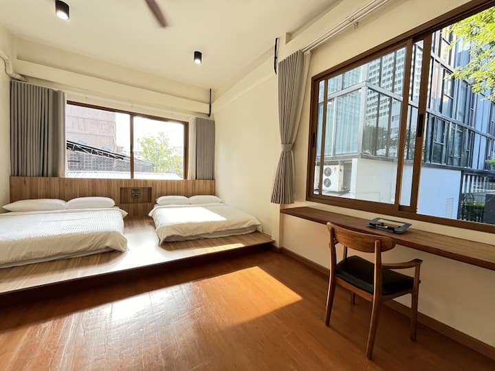 5-min Walk To Mrt Sirikit & Qsncc | 2-floor House - Bangkok