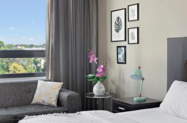 Studio Haven With Ultimate Convenience-parramatta - Parramatta