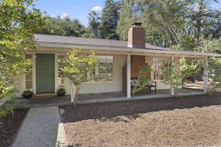 Charming And Cozy House With Big Yard - Menlo Park, CA