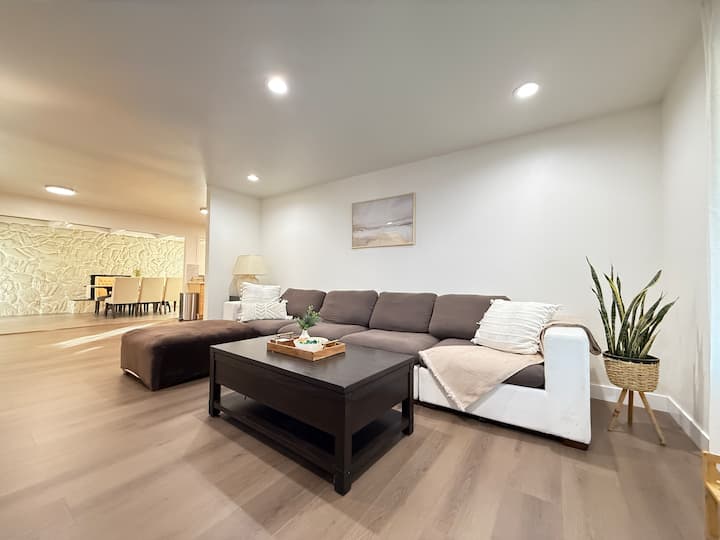 The Stone & Wood Retreat | Close To Everything - Mira Mesa - San Diego