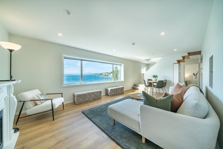 Oriental Bay Waterfront- Entire 2 Level Apartment - Wellington