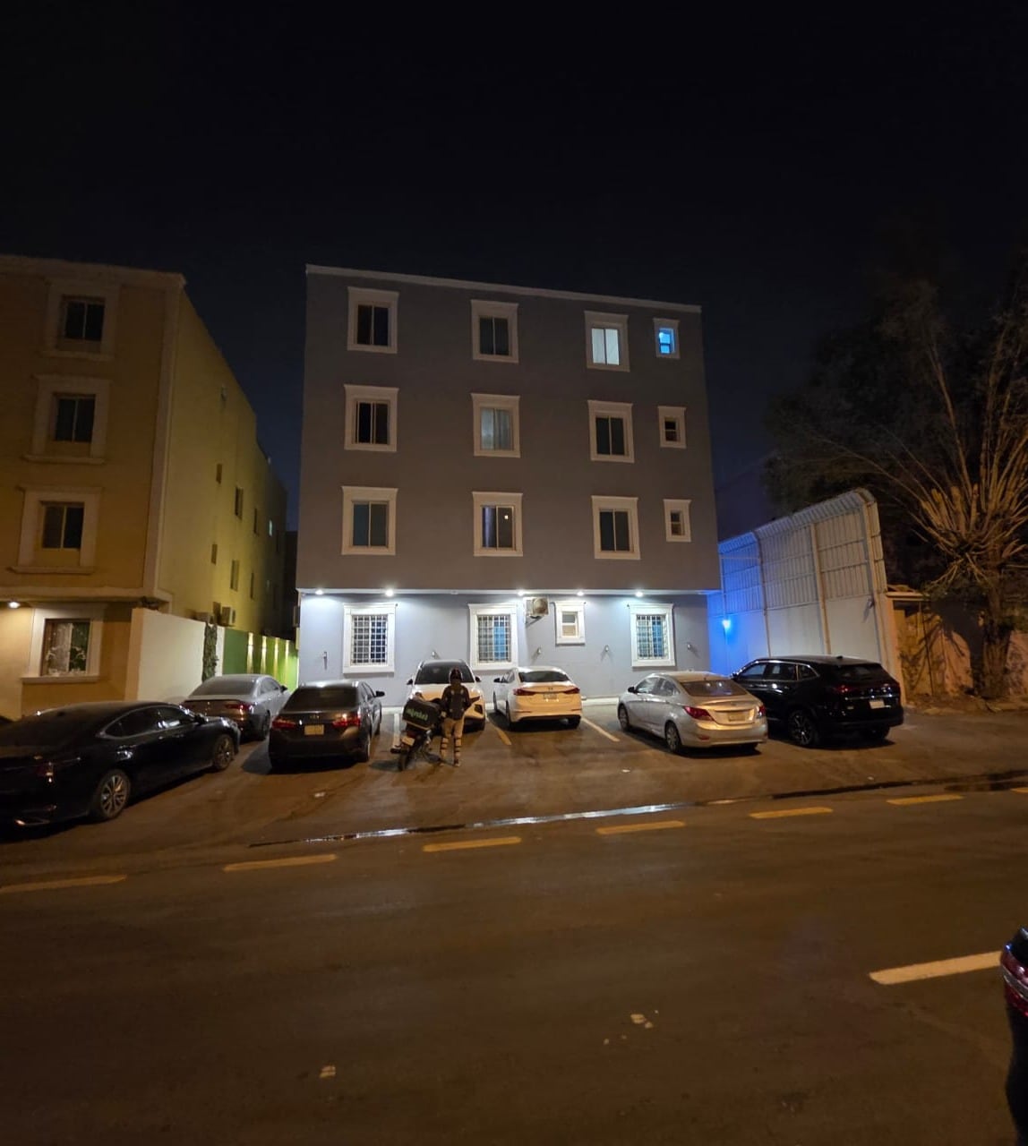 Modern Studio in Riyadh Private Patio + Smart Lock - Apartments for ...