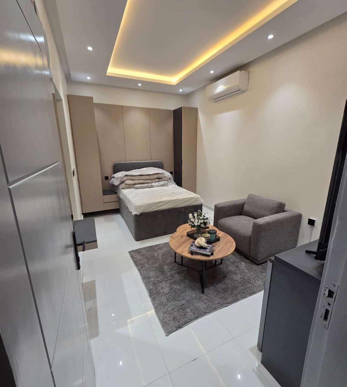 Modern Studio in Riyadh Private Patio + Smart Lock - Apartments for ...