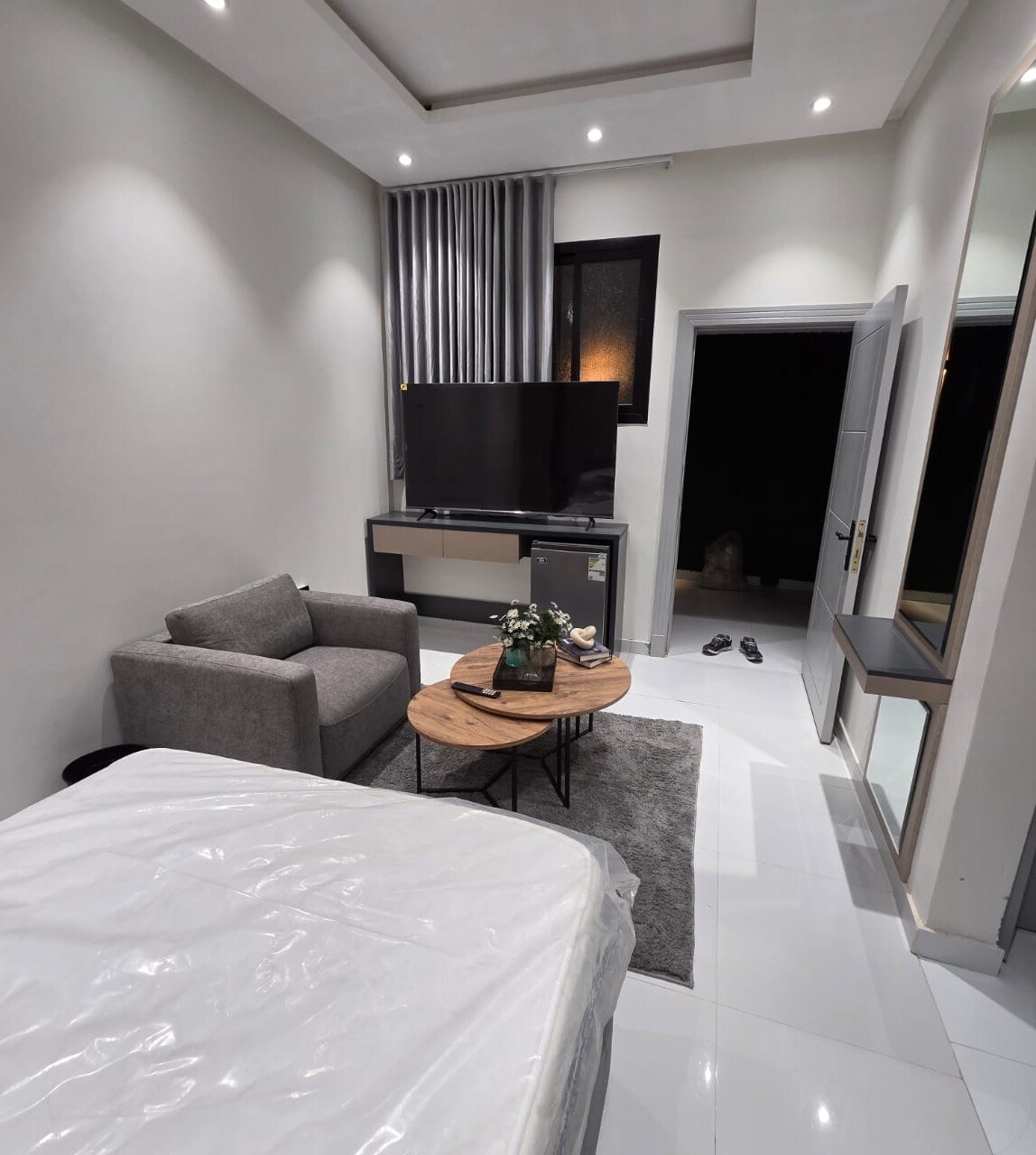 Modern Studio in Riyadh Private Patio + Smart Lock - Apartments for ...