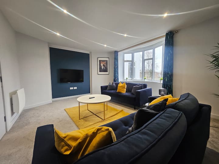 Central · 6 Bd · Sleeps 20 - Sandbanks