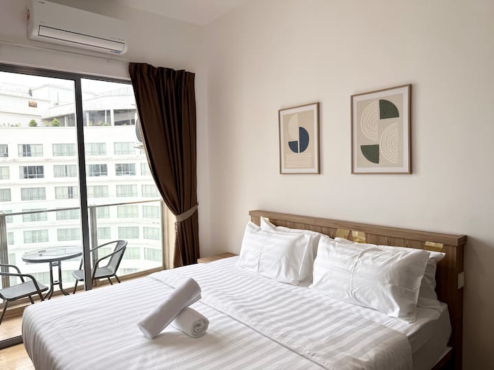 Modern 1 Bedroom @ Silverscape | Free Parking - 말라카