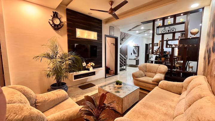 Spacious 3bhk Bungalow For Group Trips - Indore