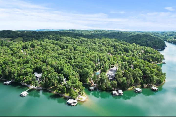 Norris Lake Life Lodge No Steps To Lake - LaFollette, TN