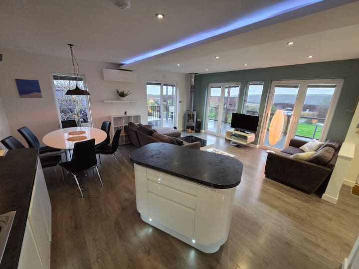 Luxury Holiday Accommodation On A 5 Star Resort - Camborne