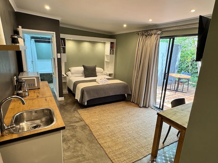 Comfortable 1 Bedroom Hideaway - Mossel Bay