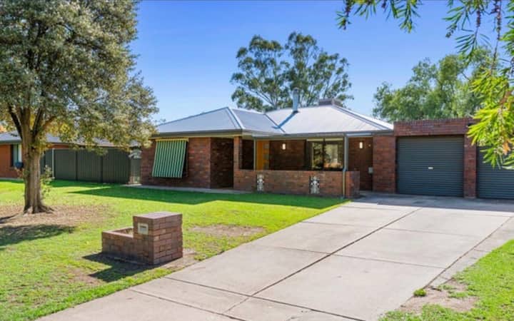 Home In Wagga Wagga - Wagga Wagga