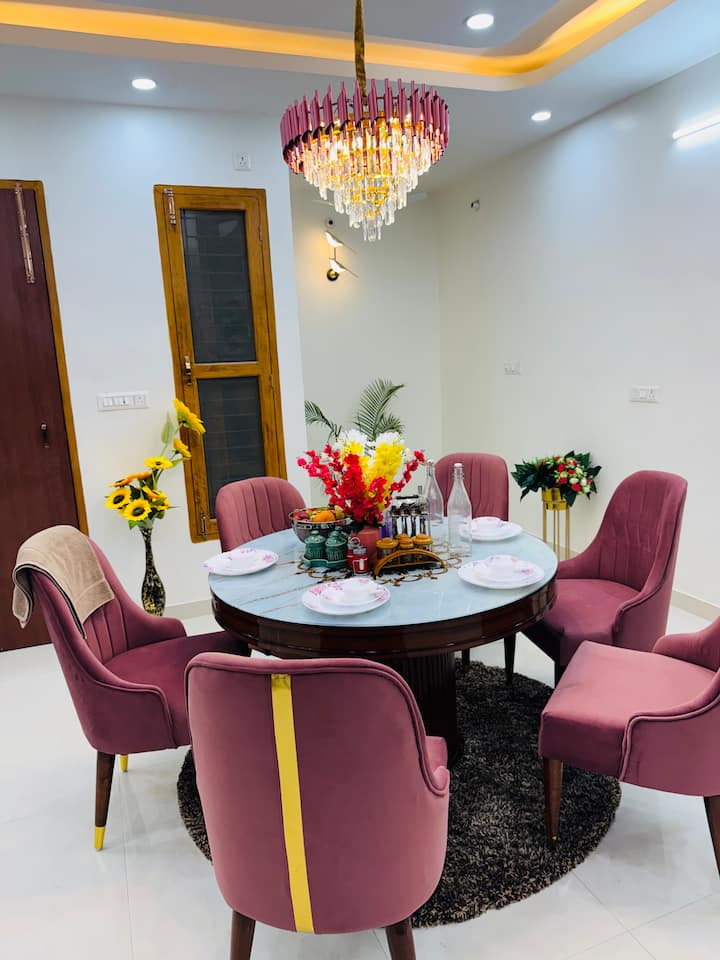 The Pink & White House | Elegant 5br Home - Lucknow