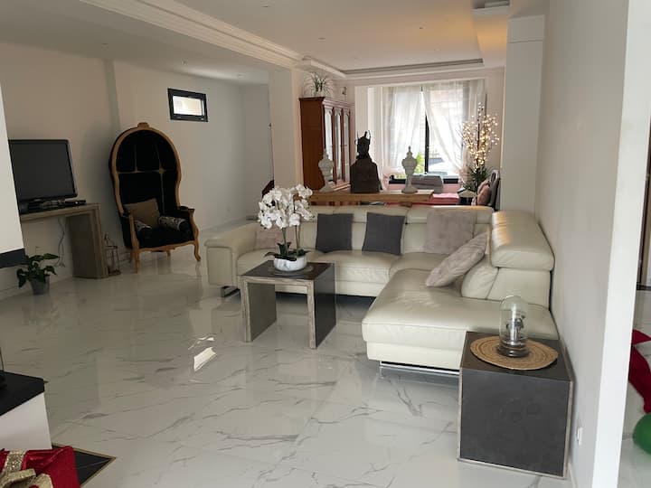 Grande Maison De Famille - Houilles