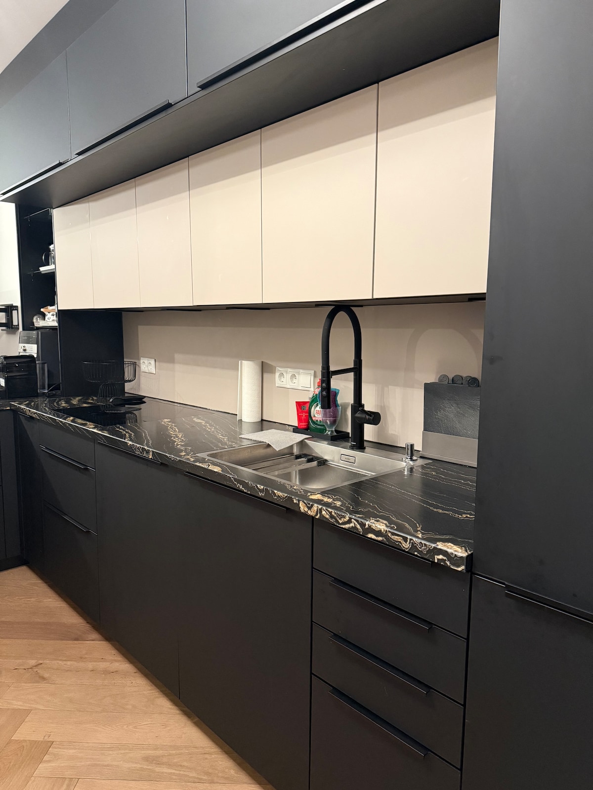 App. mod. 3 pièces avec 2 salles de bain. Près de TU et de l'autoroute ...