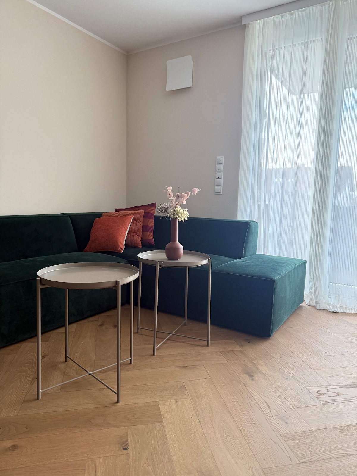 App. mod. 3 pièces avec 2 salles de bain. Près de TU et de l'autoroute ...