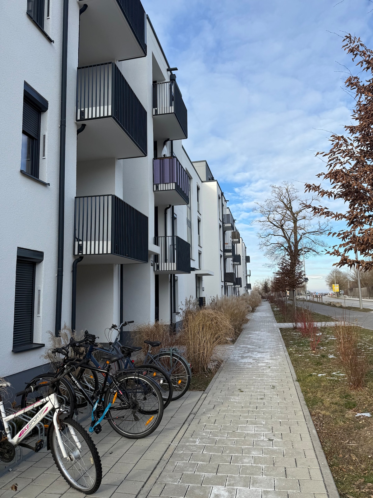 App. mod. 3 pièces avec 2 salles de bain. Près de TU et de l'autoroute ...