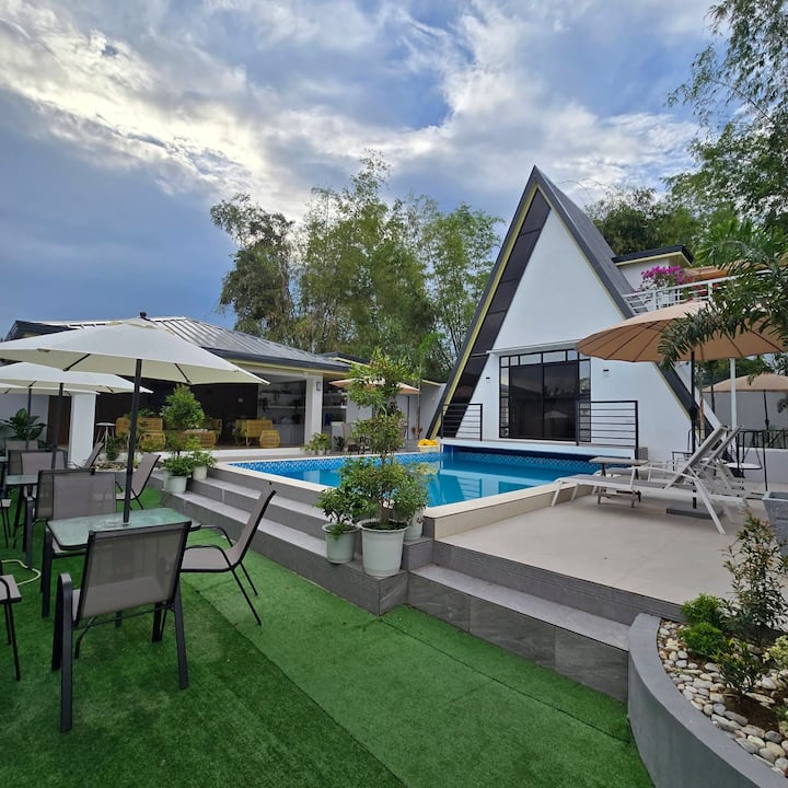 Serene Hideaway With Pool & Stylish Living Space - San Jacinto, Philippines