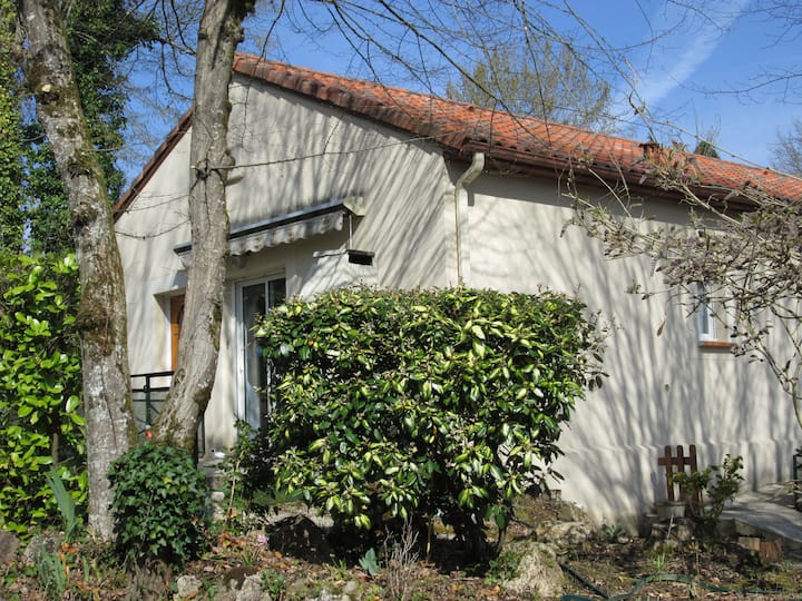 Gite Avec Terrasse Au Centre Du Périgord Noir - Dordogne
