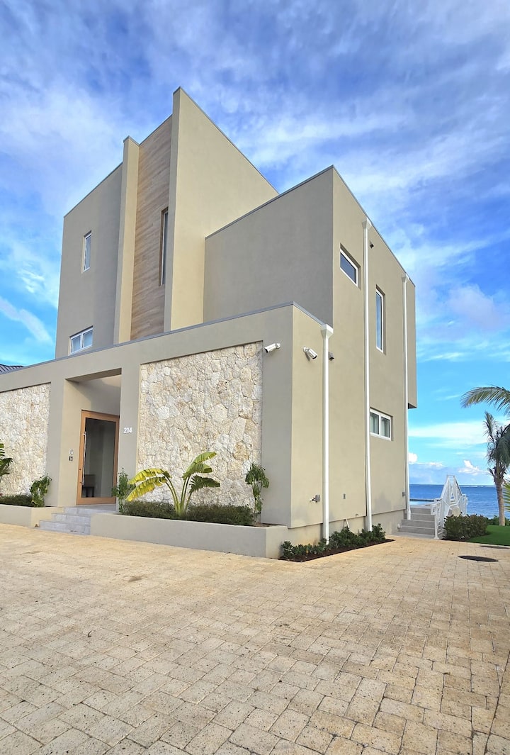 Seaside Beach House - Cayman Islands