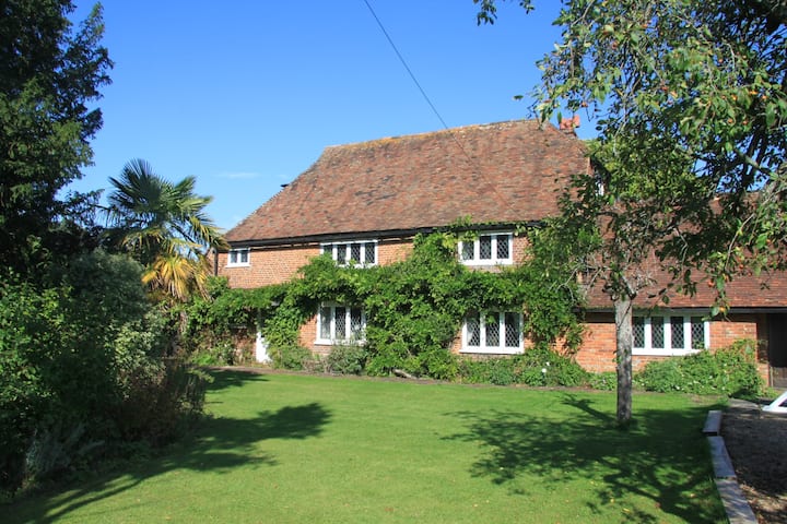 Yew Tree Farm - Hot Tub & Large Garden Space - Kent